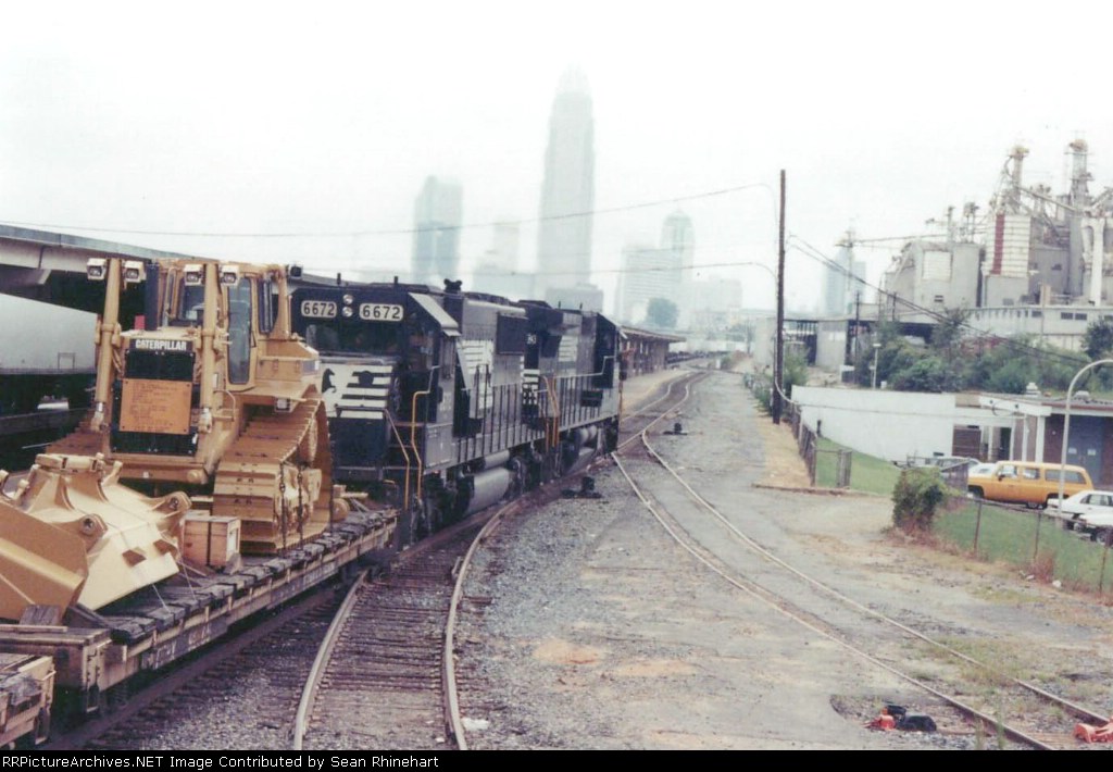 NS 6672 Southbound at Charlotte Amtrak Station